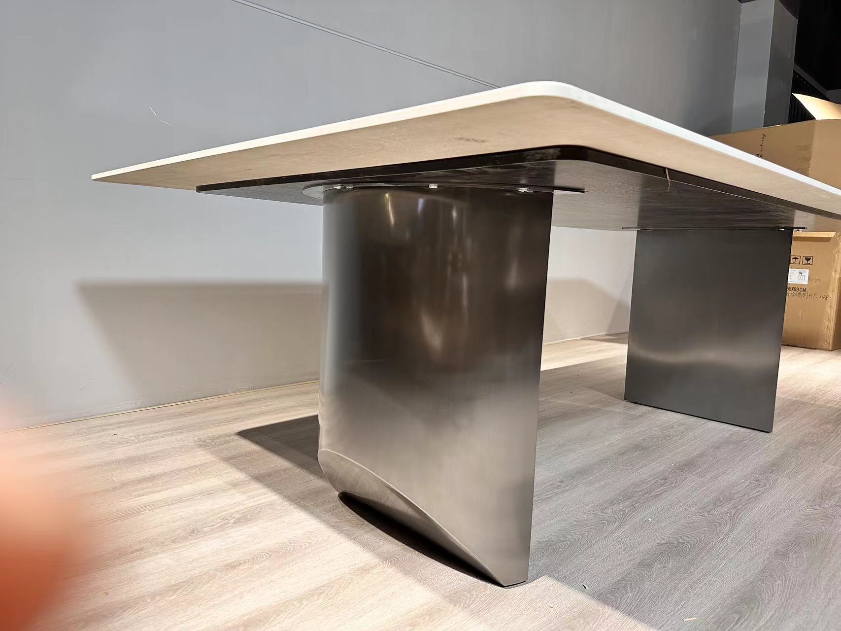 Table modèle 'Valencia' - Mobilier de Ville