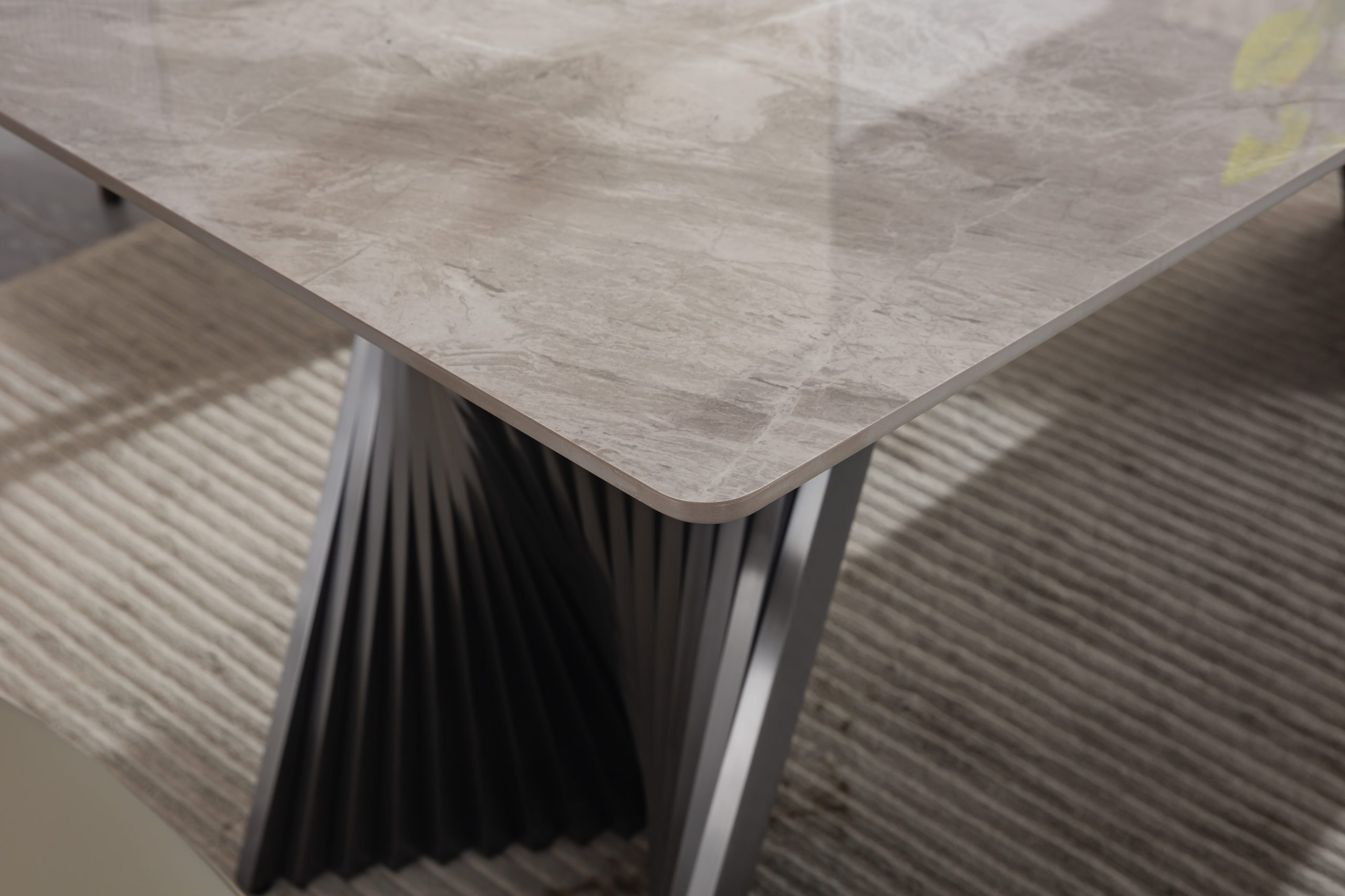 Table modèle 'Portugal' - Le Mobilier de la Ville